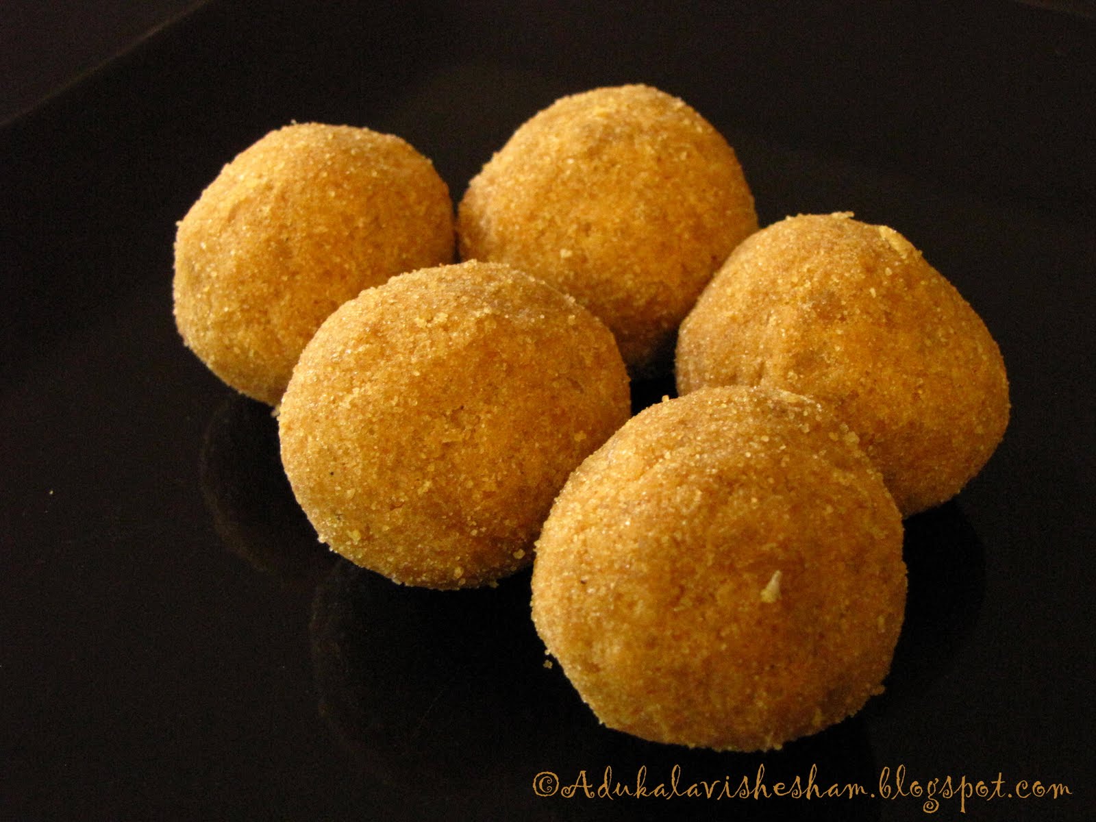 Adukala Vishesham: Naadan Ariyunda / Rice Ladoo