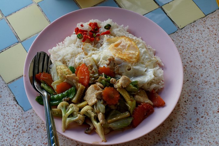 Pattaya Thailandia Video Guida: Pad pak ruem gai with egg