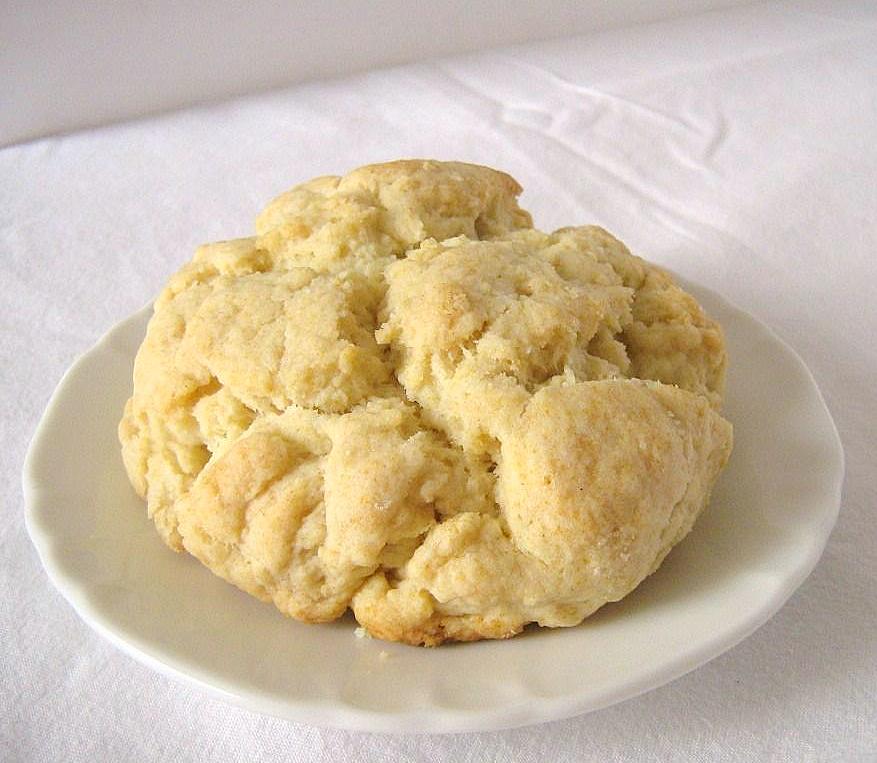 une gamine dans la cuisine: Tuesdays with Dorie: Tender Shortcakes