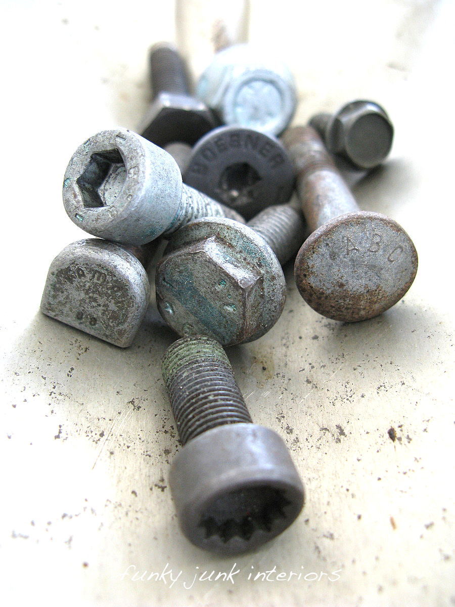 Like junk? Enter the 3000 Followers Event Junk Giveaway! - Funky Junk ...