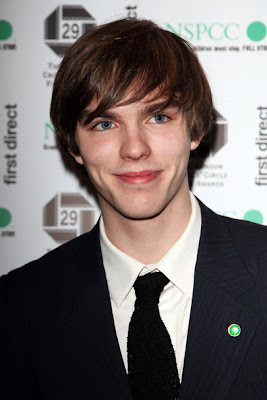 A Big Girl - Serie: Biografia de Nicko Hoult