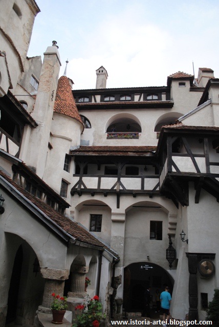 Istoria Artei: Curtea interioară a Castelului Bran