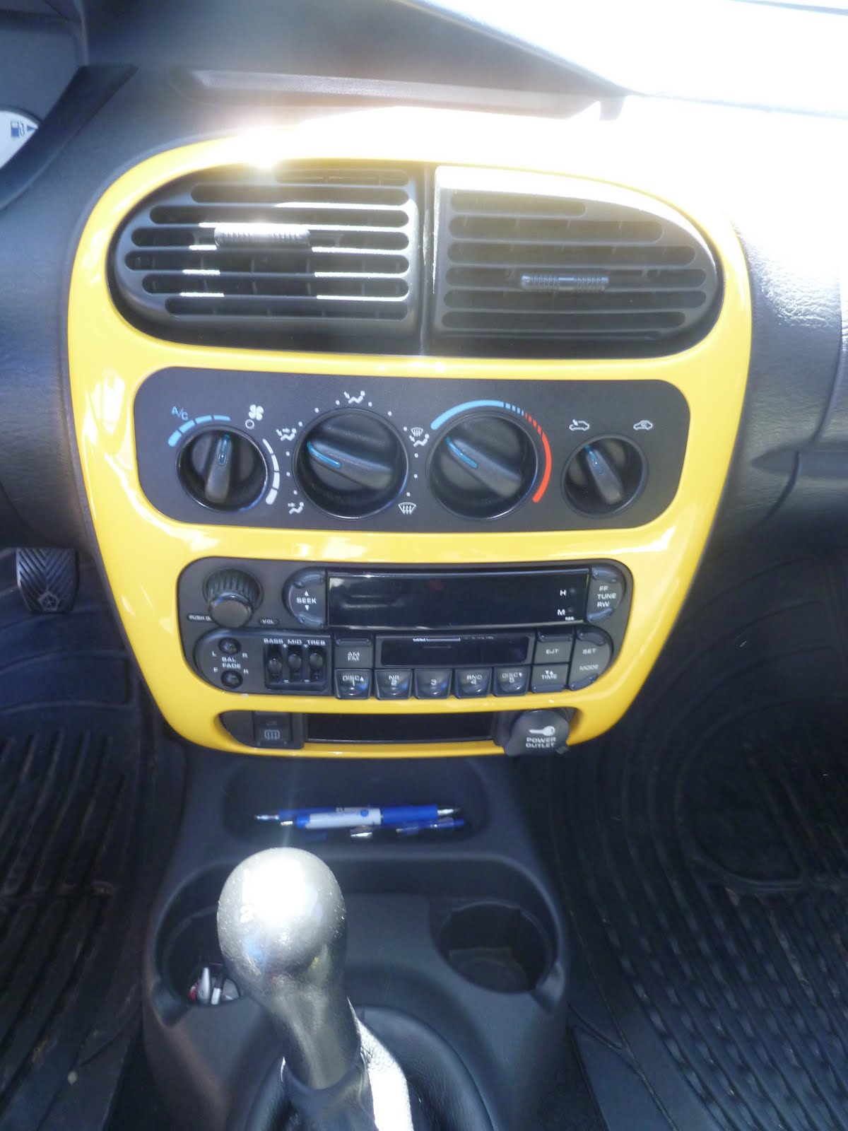 2002 Dodge Neon SXT: Interior
