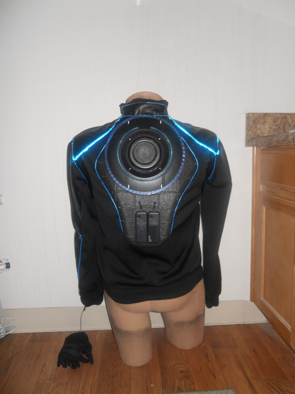 KnowOne's Designs: Tron Inspired EL Jacket