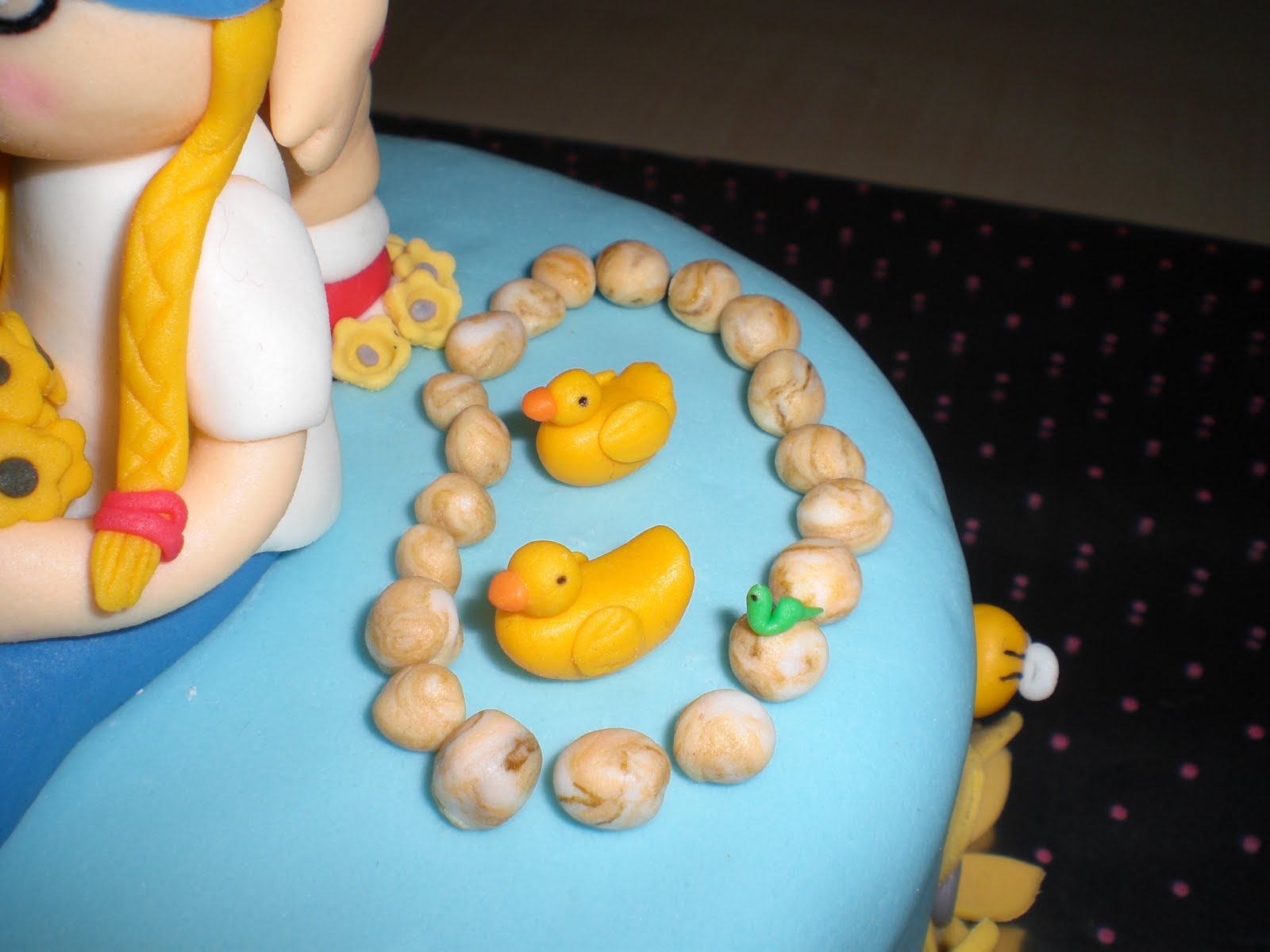 En casa de la tí: Tarta Patito Feo y cupcakes