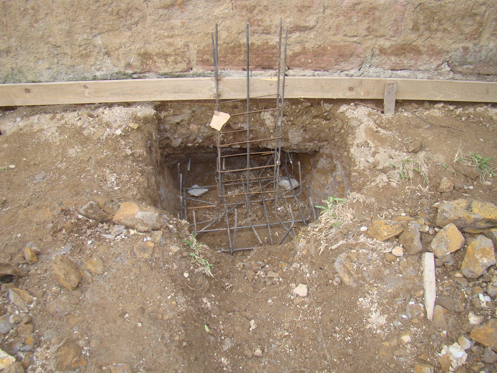 Escola Municipal Eng.º João Magalhães Filho: Montagem das sapatas