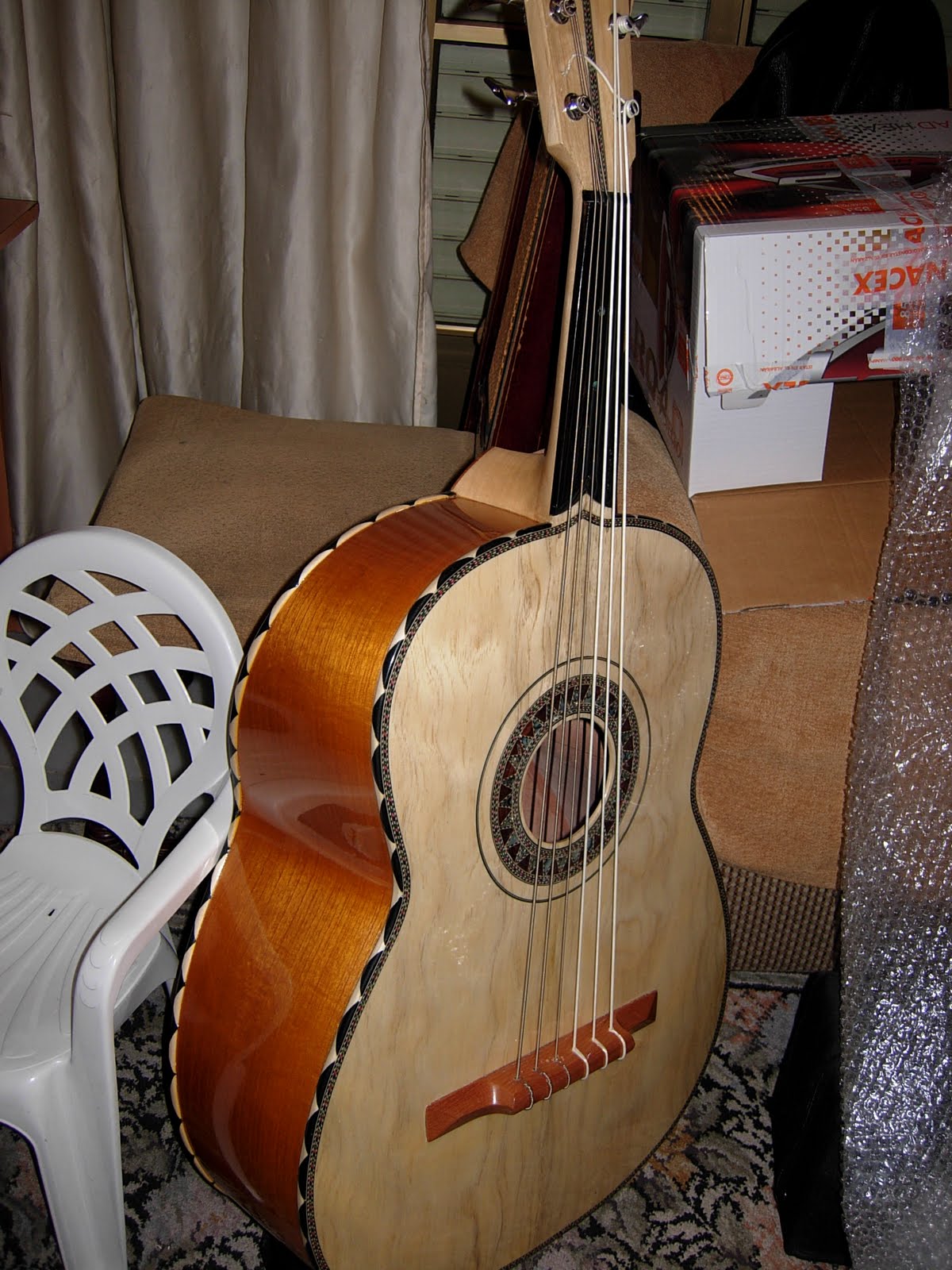 GUITARRONES