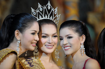Yummy Life: Transsexual Beauty Pageant Winner Crowned In Thailand