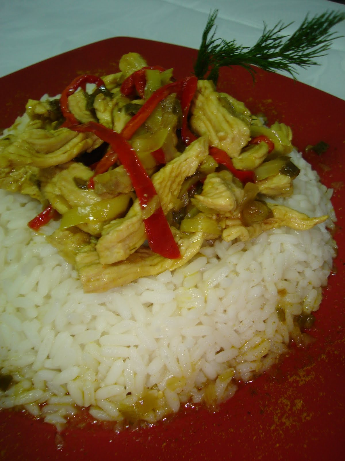 Pe masa din bucatarie: Piept de curcan picant cu orez si curry