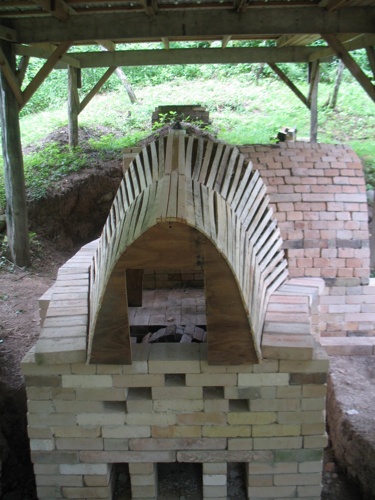 Silver Fox Pottery and Art: Bricking up the arch!