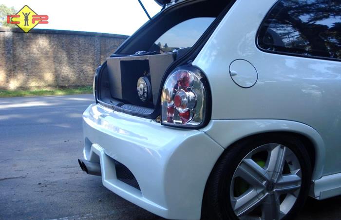 Corsa branco tunado e rebaixado