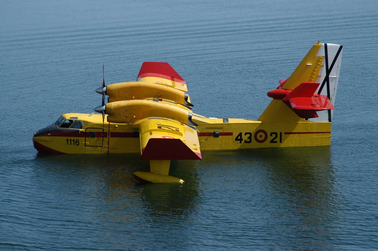 * El sitio de "jactres" *: Canadair CL 415 - Grupo 43 del E.d.A. "Apaga ...