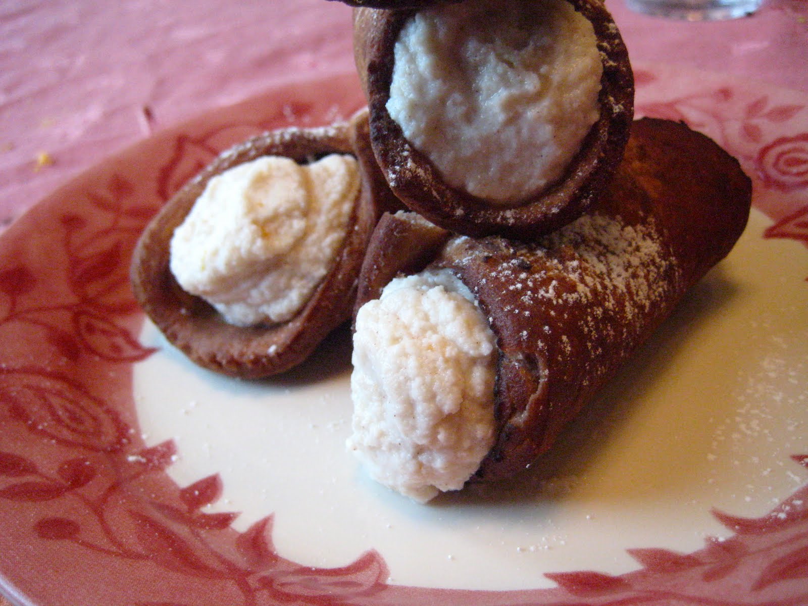 Carly's Kitchen: Holy Cannoli!