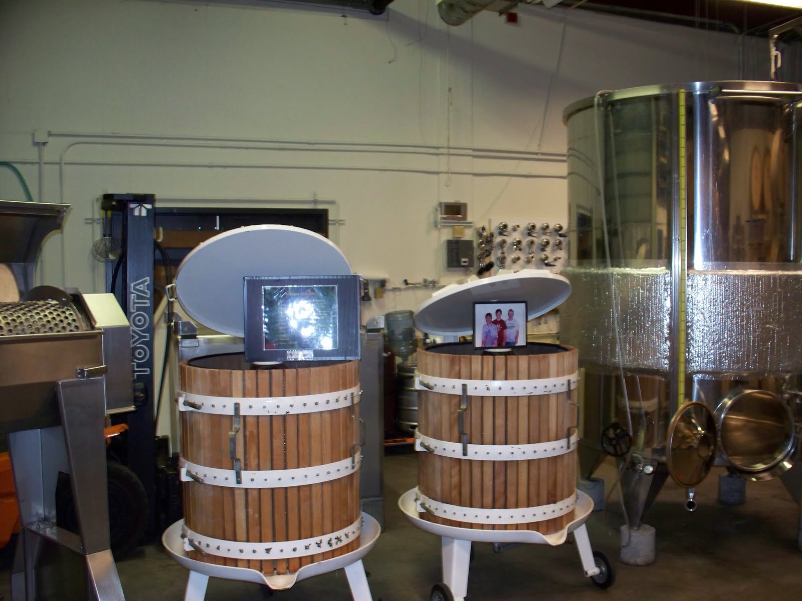 Chicks That Trip™ - Lobby Bar Confessions™: Winery Showcasing: Boulder ...