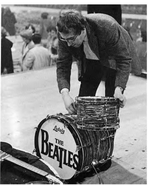 >> Había una vez hace mucho viento...: Malcom Evans.