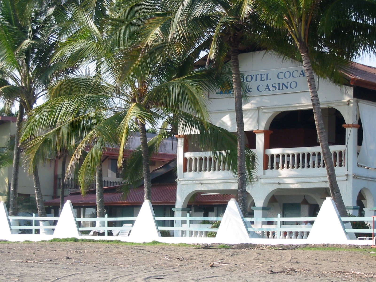 Fabulista De Costa Rica*: Mojitos and Mujeres at a Jaco Bar