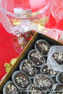 Lily's Wai Sek Hong - Favorites: Almond London Cookies