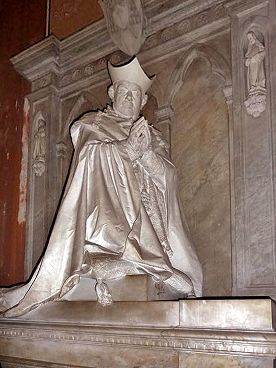 Inter vestibulum et altare: Spain was different y II. El bonete episcopal