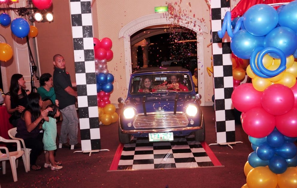 Mom-About-Town: Tofi's 1st mini car show b-day