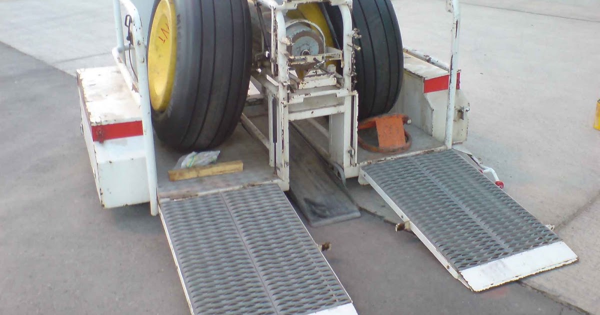 Flight Maintenance Engineer Helmi Log..: How To Change Aircraft Wheel