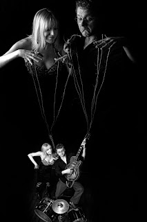 Robert Frost's Banjo: Mad Tea Party Will Move You!