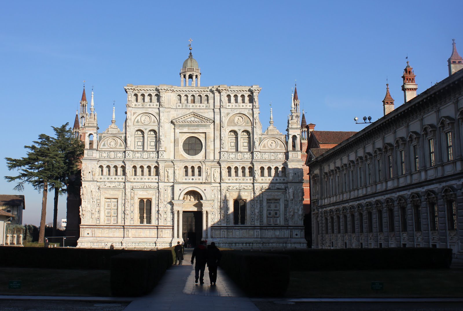 expats-in-italy-golden-family-jewels-in-pavia