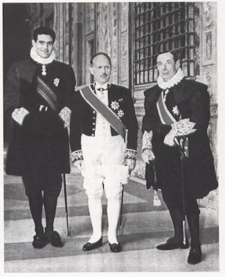 Noble y Real: La Iglesia: la Corte Pontificia