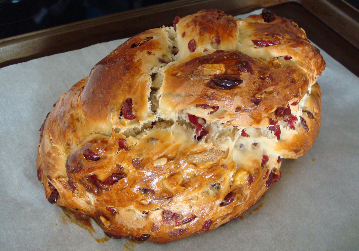 Wilde in the Kitchen: BBAC - Cranberry-Walnut Celebration Bread