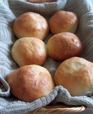 Versatile Vegetarian Kitchen: Palya Bun / Stuffed Potato Bun