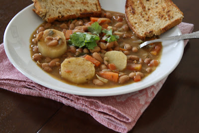 Versatile Vegetarian Kitchen: Cranberry Bean Soup/Curry?