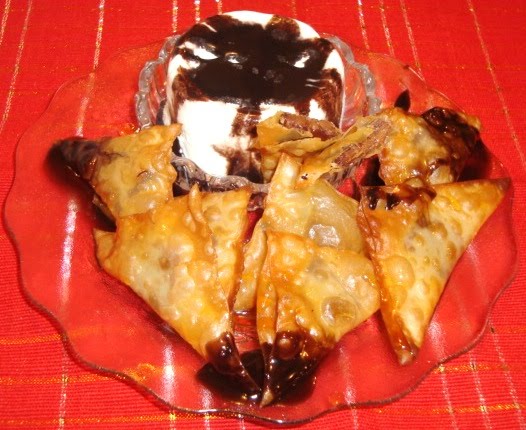 USHA'S KITCHEN: CHOCOLATE SAMOSA