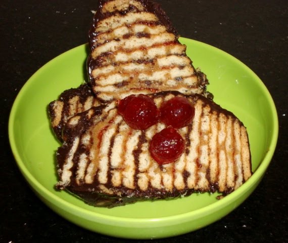 USHA'S KITCHEN: LAYERED BISCUIT CAKE