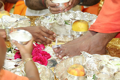 Nithyananda Glory: Pratyaksha Pada Puja (Direct Offering to the Divine)