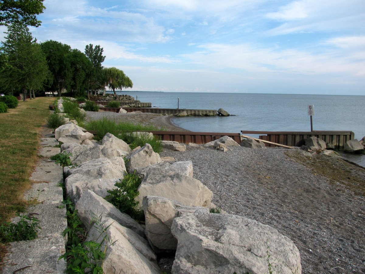 Gravel Beach: Lake Erie