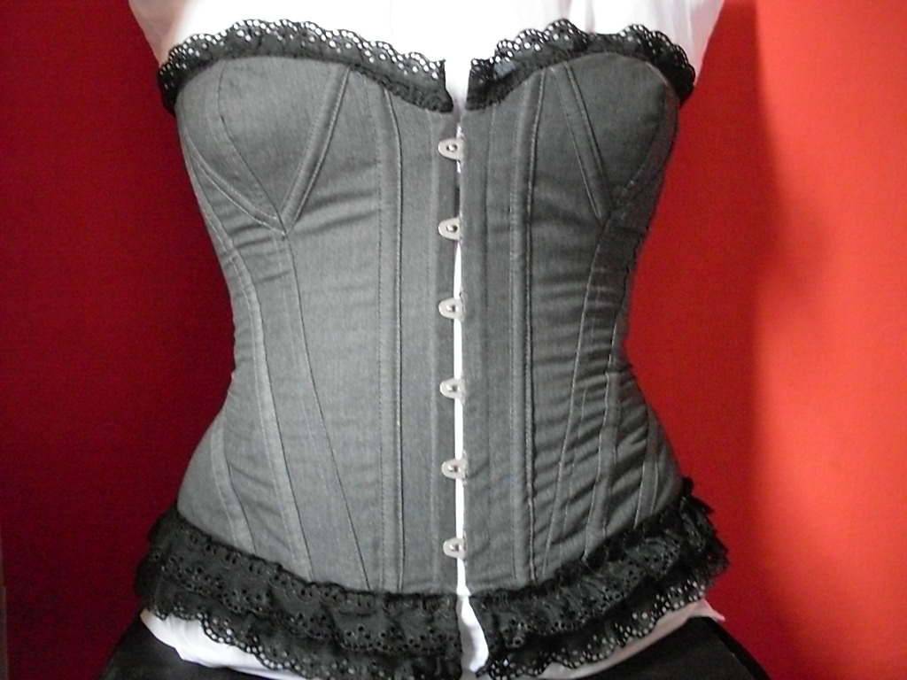 Aradia Vamp Corsets: 2010-04-04