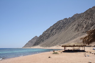 NO ES UNA LLAMA... ES UN CAMELLO!: R con R cigarro, R con R barril ...