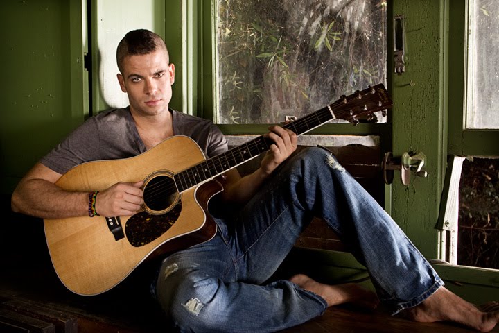 Barefoot Males: Mark Salling
