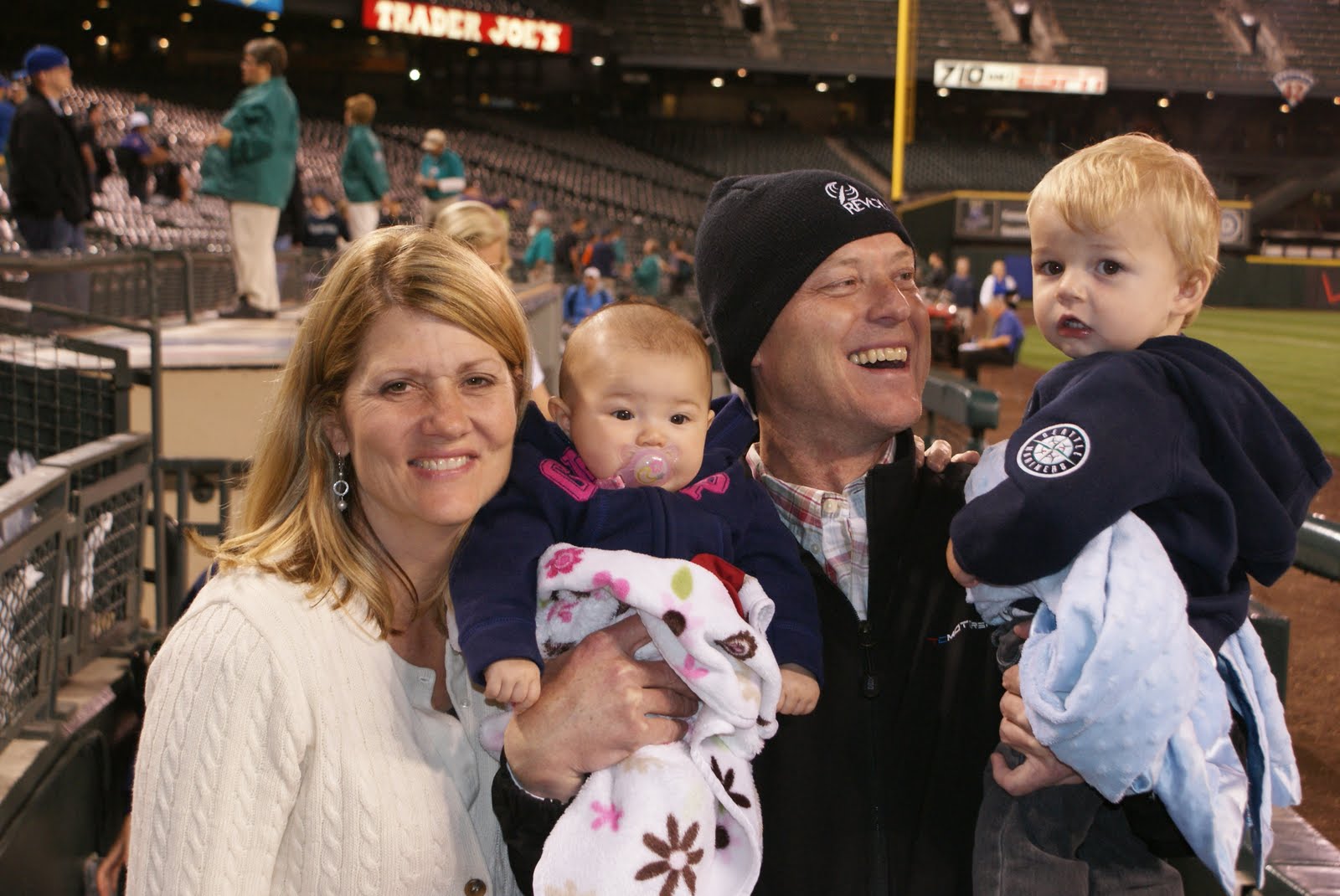 Conner.Kylee.Nixon.Adelyn: Eventful Week in Seattle!