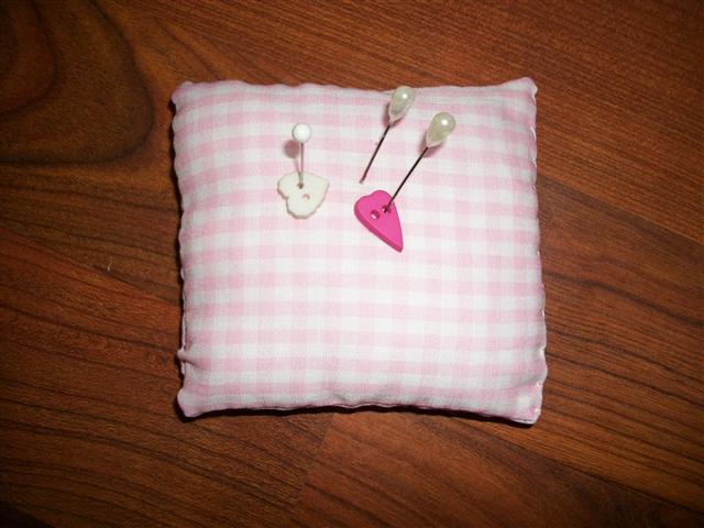 Home Living: Beginner Hand Sewing: Simple-to-Make Pin Cushion