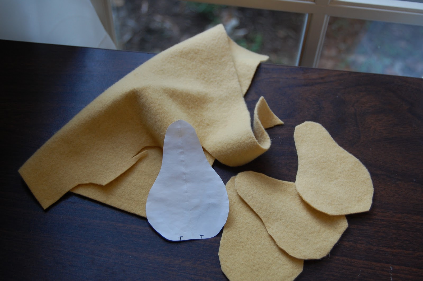 Donna and the Bears: Let's make this pear pin cushion!