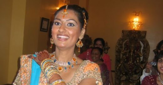 Indian Masala Aunties Navel Gallery: Hot Real Life Desi Aunty Round ...