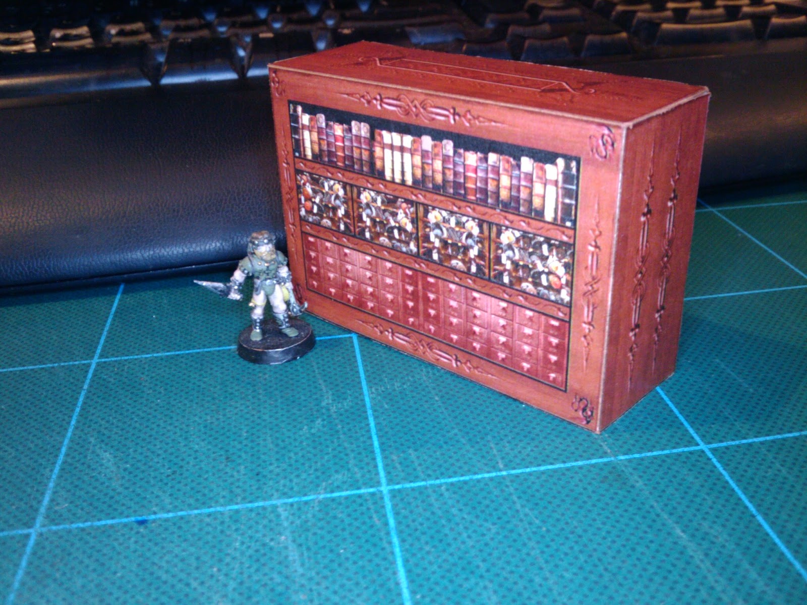 d4d6d8d10d12d20: FREE - Bookcase Paper Model
