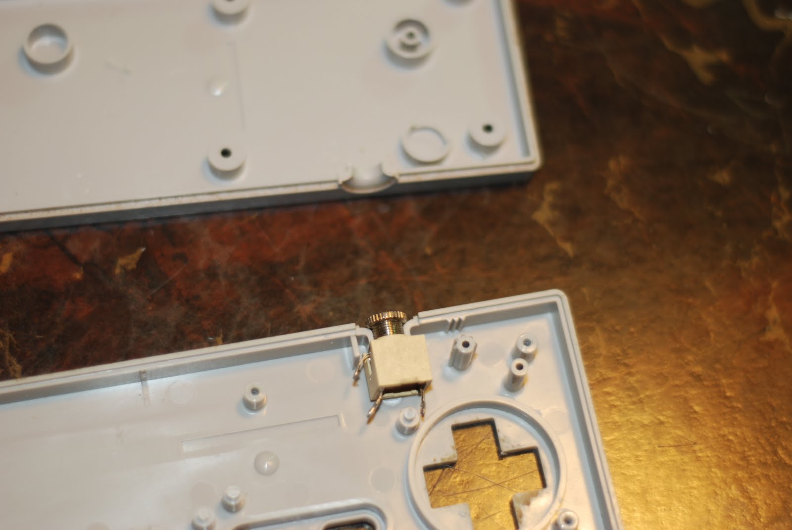 populate all the resistors: Bluetooth NES Game Pad Headset