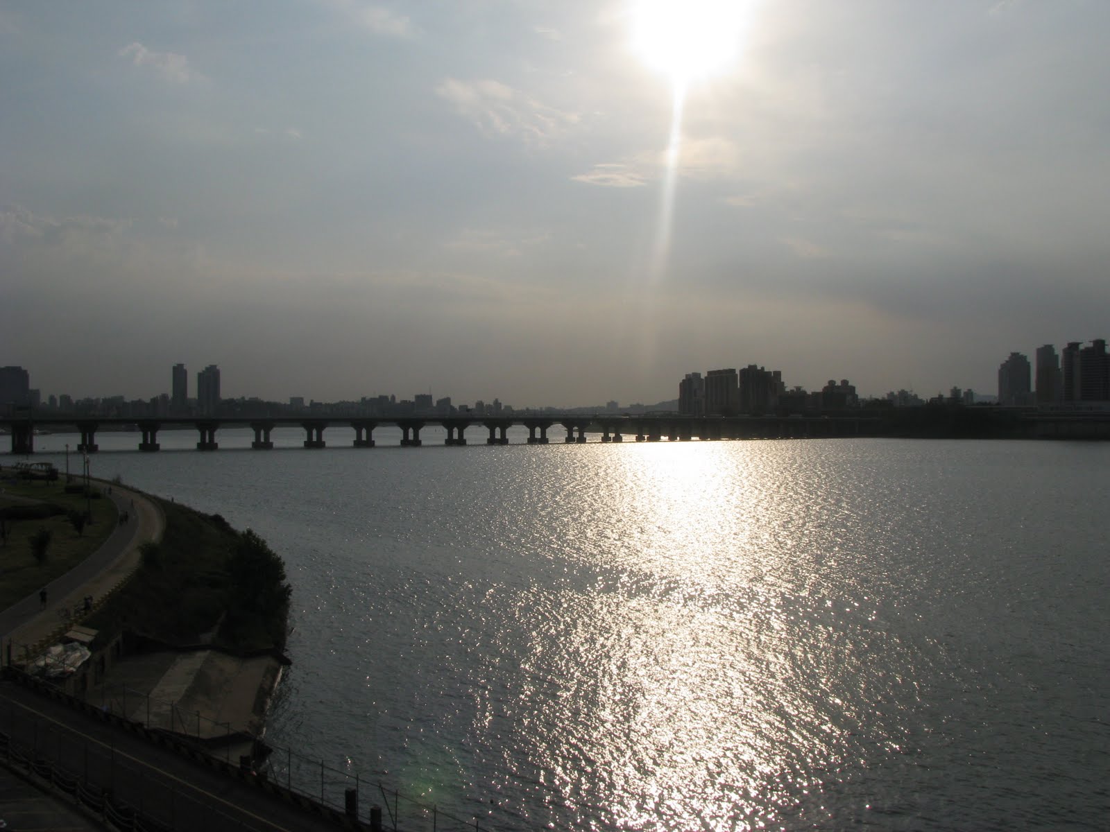 Peace: The mighty Han River (한강)