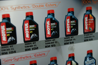 300kmj.blogspot.com: Motul 300V vs Mobil 1 Racing 4T