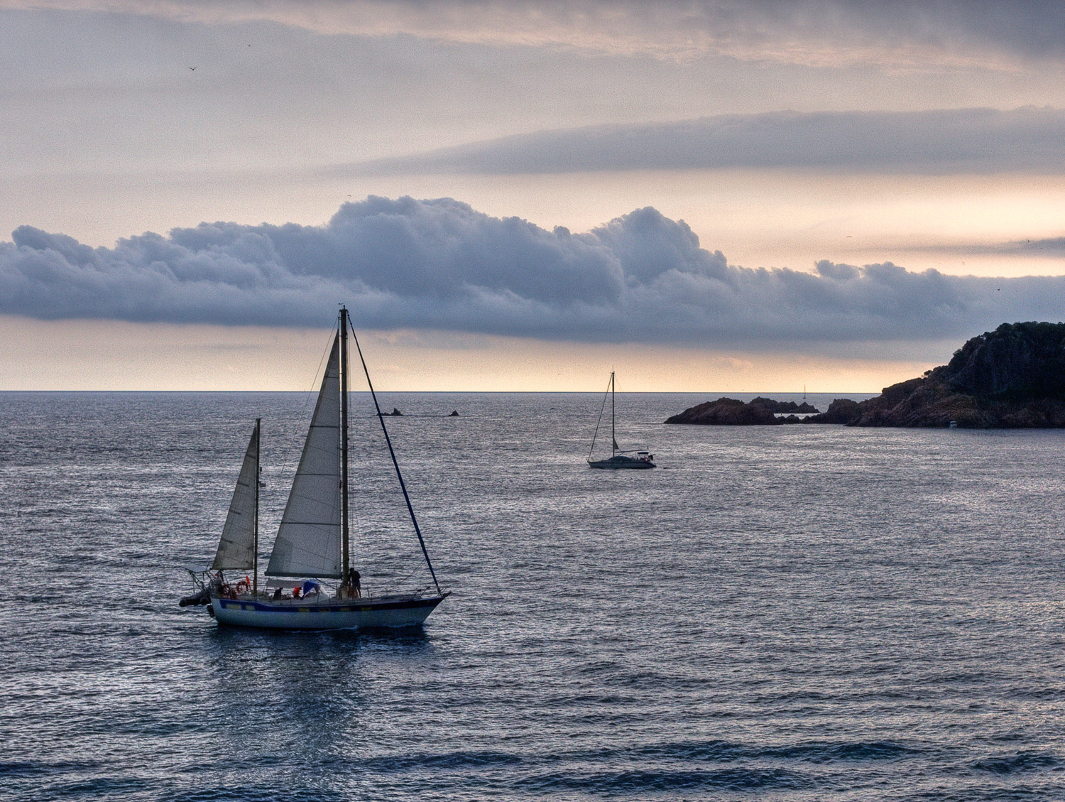 Velero en Sagaro a contraluz - foto HDR con olympus e520 durante verano ...