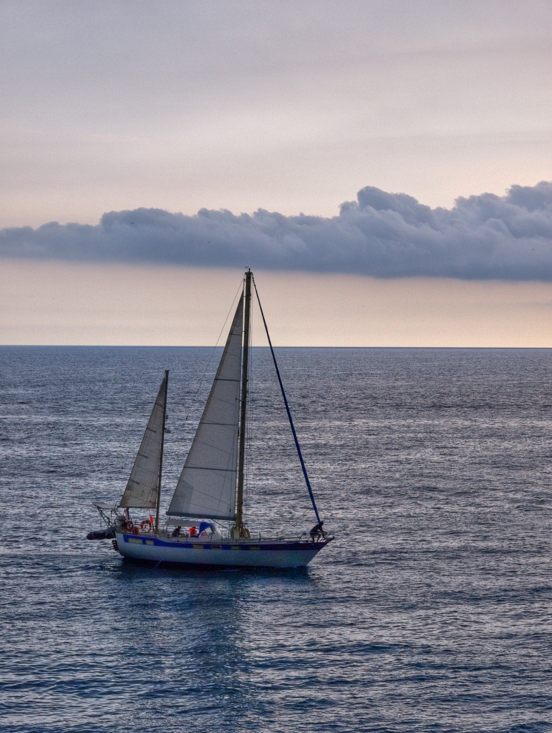 Velero en Sagaro a contraluz - foto HDR con olympus e520 durante verano ...