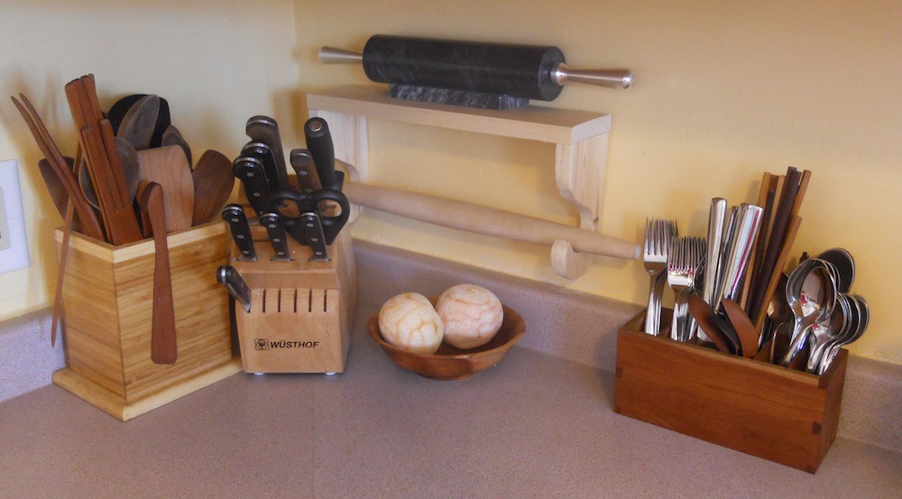 Myrrhmade: Happy in the kitchen - rolling pin rack