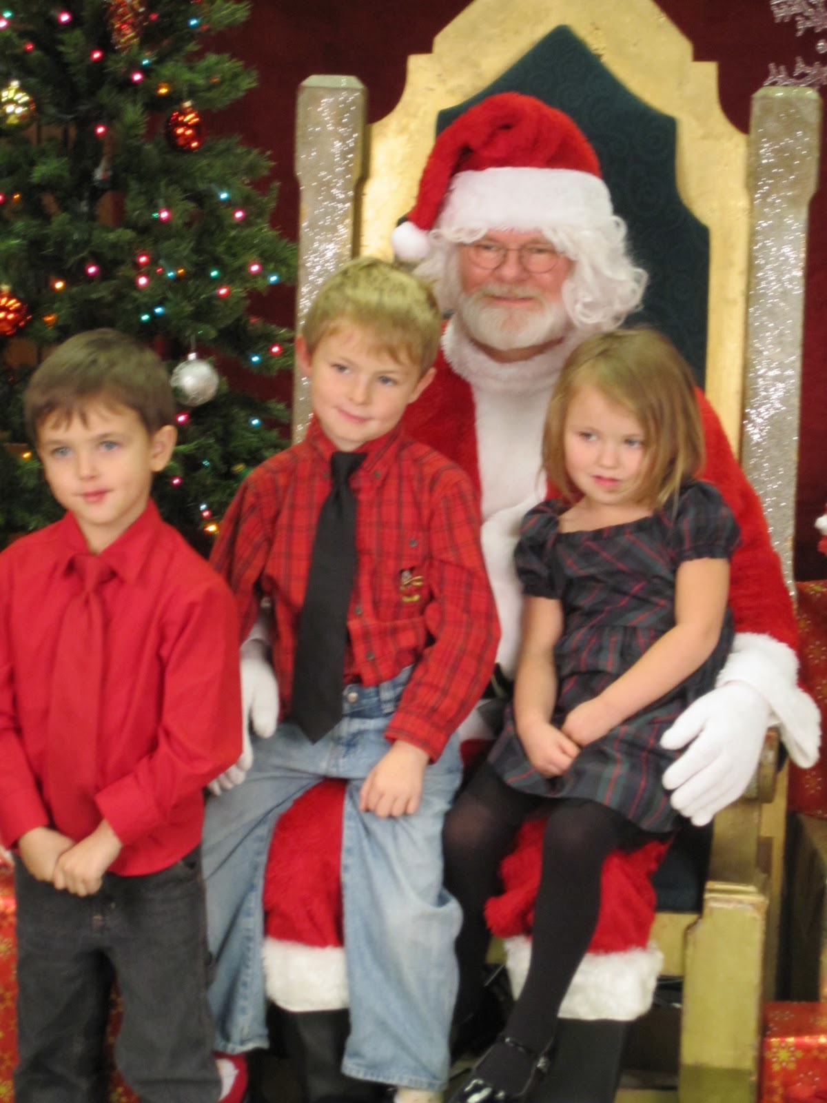 Enjoying Life With 4 Kids: Seeing Santa