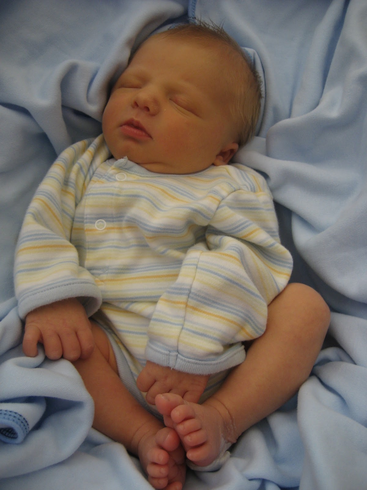 Enjoying Life With 4 Kids: Friday Flashback- One Week Old, Sleepy Time